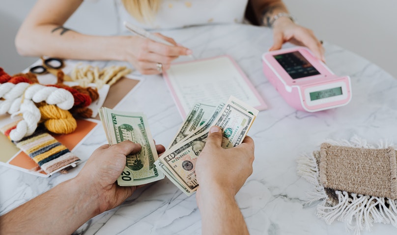 OCBC - Apa itu Sunk Cost? Pengertian, Contoh dan Tips Menguranginya